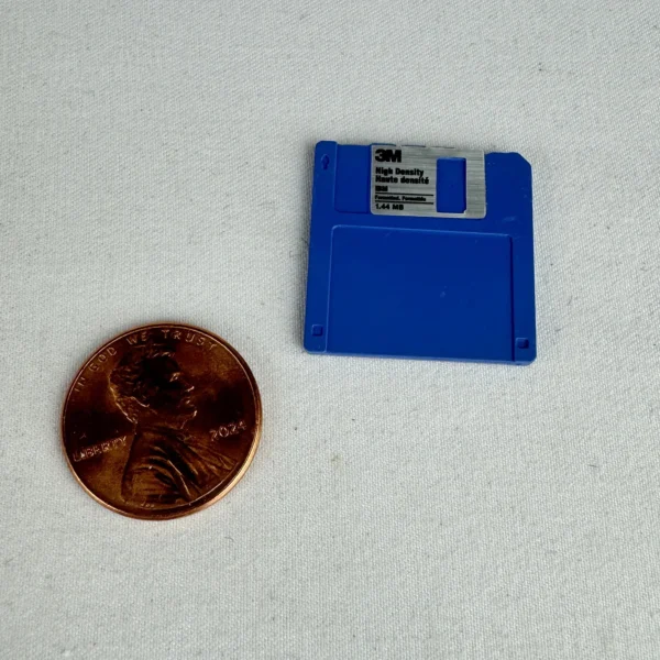 ZURU RETRO Mini Brands 3M 3.5 Floppy Disk - Larry's Basement